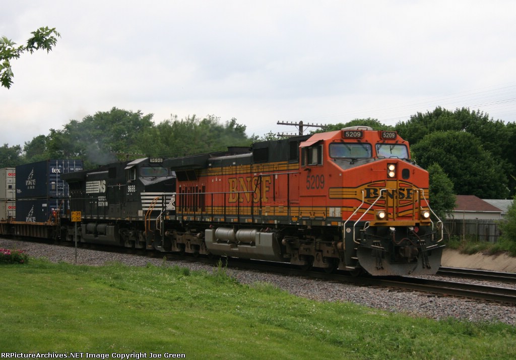 BNSF 5209